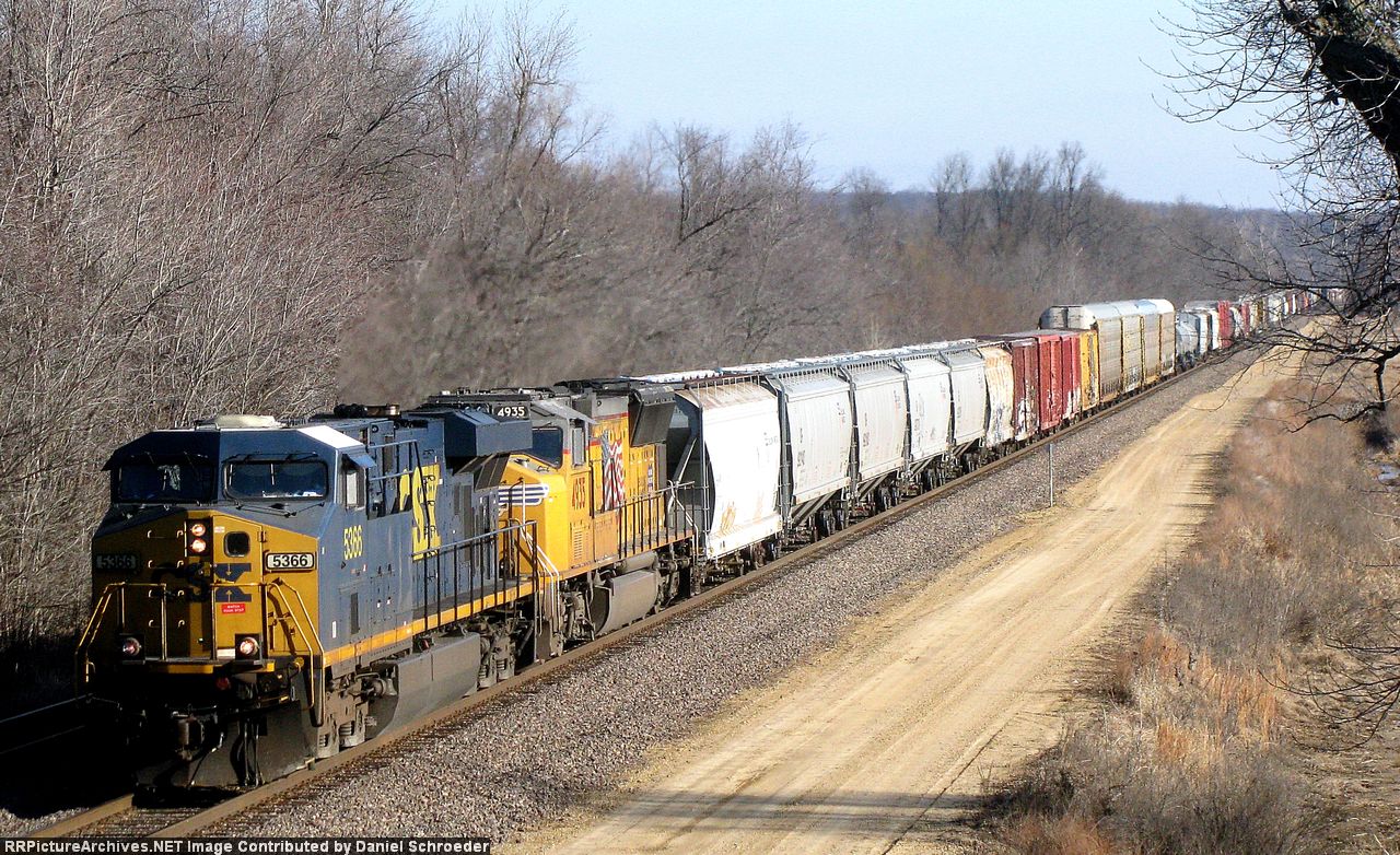 CSXT 366 South, UP train MASPB